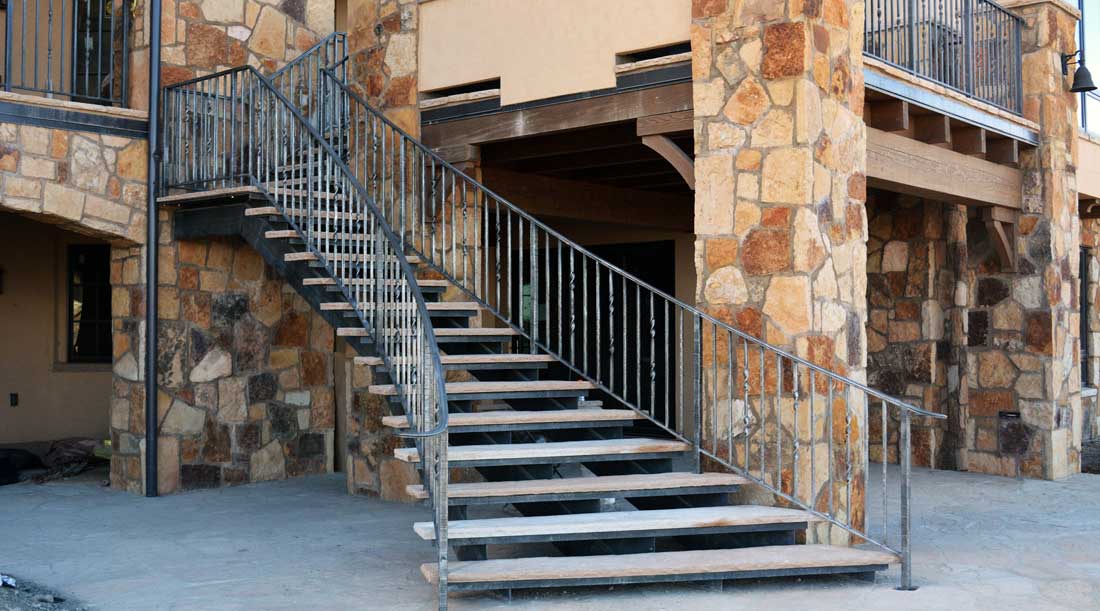 Scari exterioare din metal: Avantaje - Tipuri - Pret - Montaj | Reformex