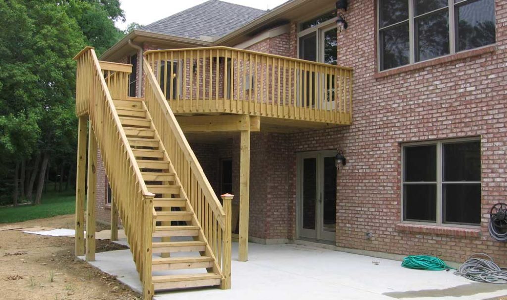 Scari exterioare din lemn: Avantaje, Tipuri, Etape Montaj | Reformex